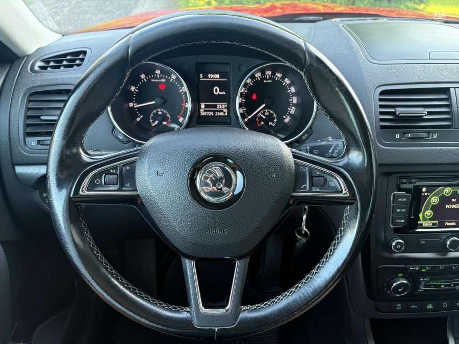 Red Skoda Yeti 2014 in Utena, with an engine capacity of 1.80 L and mileage of 308 thousand km for 6250 €, photo 27 on AUTOMOTO.COM.LV