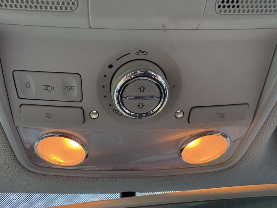 Red Skoda Yeti 2014 in Utena, with an engine capacity of 1.80 L and mileage of 308 thousand km for 6250 €, photo 44 on AUTOMOTO.COM.LV