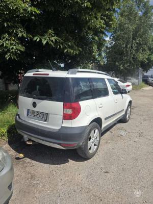White Skoda Yeti 2011 in Kaunas, with an engine capacity of 1.97 L and mileage of 360 thousand km for 5500 €, photo 9 on AUTOMOTO.COM.LV