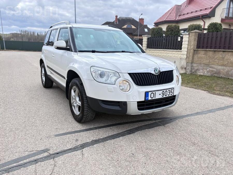 White Skoda Yeti 2011 in Daugavpils, with an engine capacity of 2.00 L and mileage of 245 thousand km for 5500 €, photo 1 on AUTOMOTO.COM.LV