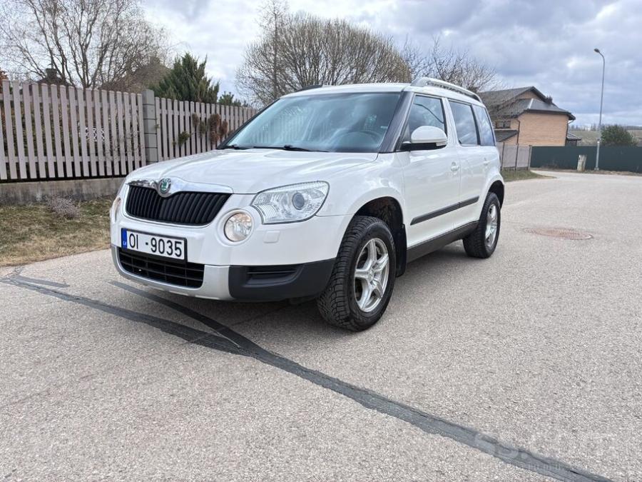White Skoda Yeti 2011 in Daugavpils, with an engine capacity of 2.00 L and mileage of 245 thousand km for 5500 €, photo 3 on AUTOMOTO.COM.LV
