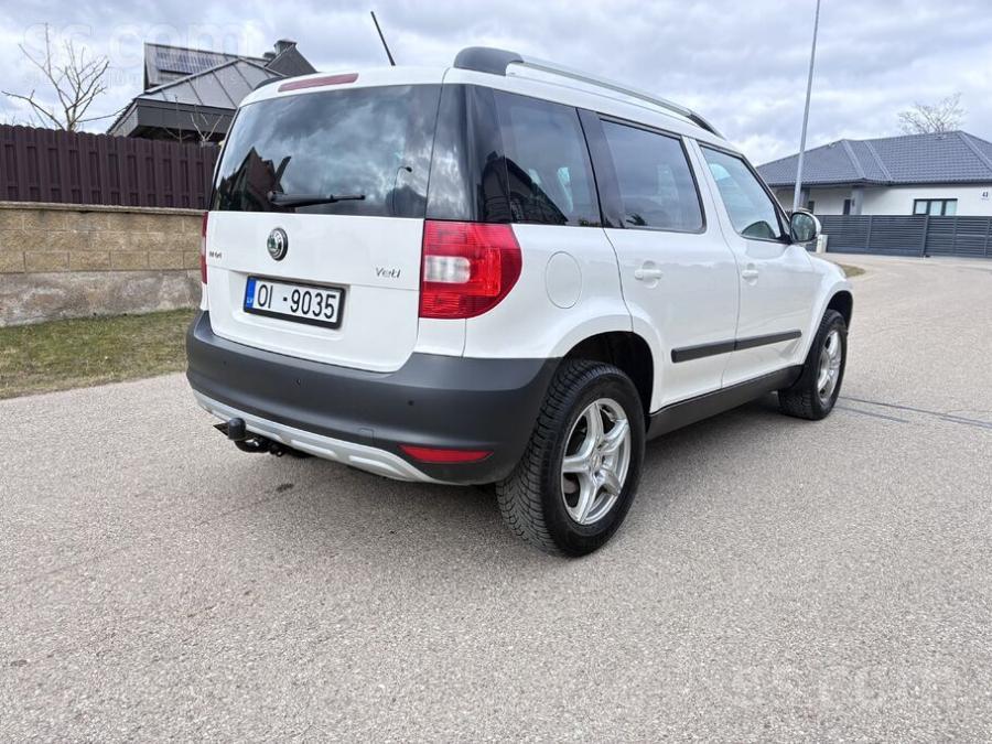 White Skoda Yeti 2011 in Daugavpils, with an engine capacity of 2.00 L and mileage of 245 thousand km for 5500 €, photo 4 on AUTOMOTO.COM.LV