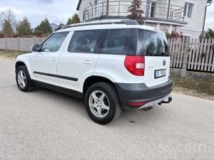 White Skoda Yeti 2011 in Daugavpils, with an engine capacity of 2.00 L and mileage of 245 thousand km for 5500 €, photo 5 on AUTOMOTO.COM.LV