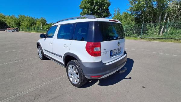 White Skoda Yeti 2012 in Klaipeda, with an engine capacity of 2.00 L and mileage of 261 thousand km for 5930 €, photo 5 on AUTOMOTO.COM.LV