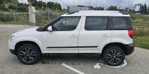 White Skoda Yeti 2012 in Taurage, with an engine capacity of 1.97 L and mileage of 263 thousand km for 4700 €, photo 8 on AUTOMOTO.COM.LV