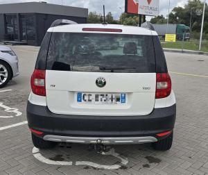White Skoda Yeti 2012 in Taurage, with an engine capacity of 1.97 L and mileage of 263 thousand km for 4700 €, photo 9 on AUTOMOTO.COM.LV