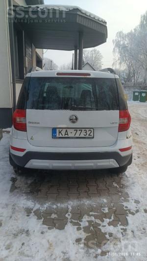 White Skoda Yeti 2014 in Riga, with an engine capacity of 2.00 L and mileage of 297 thousand km for 2750 €, photo 5 on AUTOMOTO.COM.LV