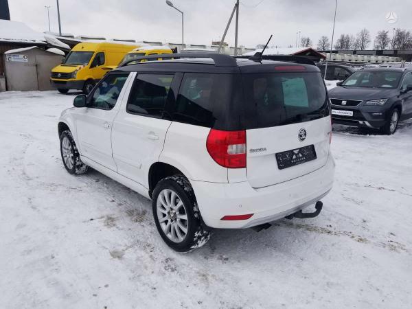 White Skoda Yeti 2014 in Kaunas, with an engine capacity of 1.97 L and mileage of 344 thousand km for 5850 €, photo 8 on AUTOMOTO.COM.LV