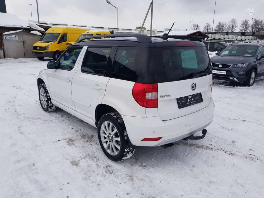 White Skoda Yeti 2014 in Kaunas, with an engine capacity of 1.97 L and mileage of 344 thousand km for 5850 €, photo 8 on AUTOMOTO.COM.LV