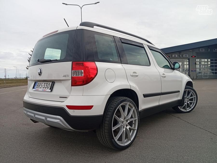 White Skoda Yeti 2014 in Vilnius, with an engine capacity of 1.60 L and mileage of 307 thousand km for 6700 €, photo 5 on AUTOMOTO.COM.LV