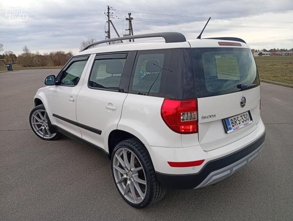 White Skoda Yeti 2014 in Vilnius, with an engine capacity of 1.60 L and mileage of 307 thousand km for 6700 €, photo 5 on AUTOMOTO.COM.LV
