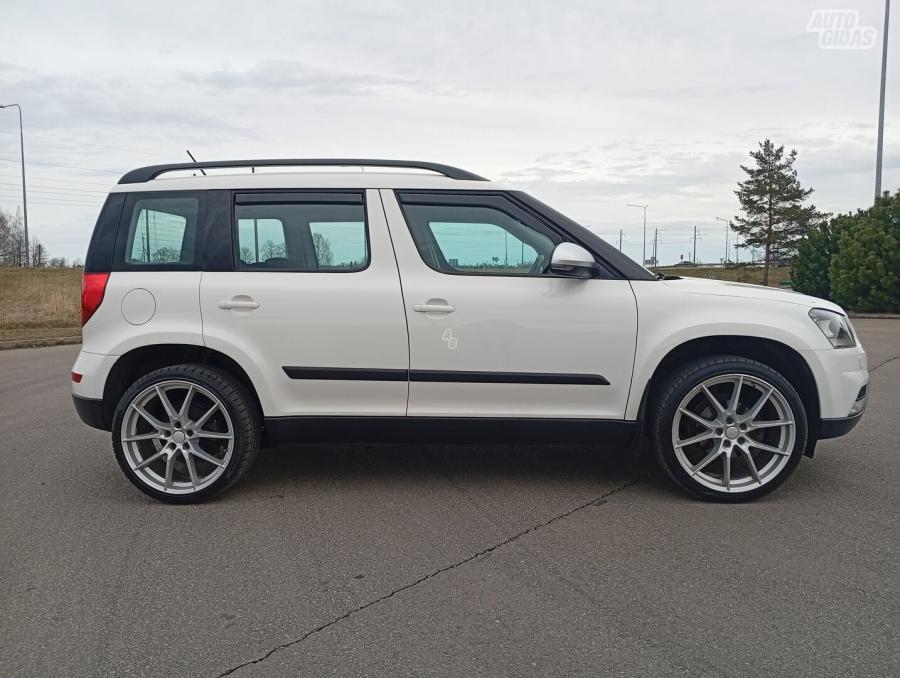 White Skoda Yeti 2014 in Vilnius, with an engine capacity of 1.60 L and mileage of 307 thousand km for 6700 €, photo 9 on AUTOMOTO.COM.LV