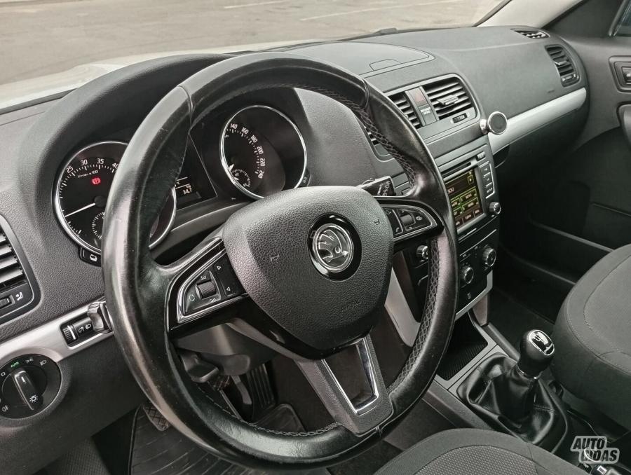 White Skoda Yeti 2014 in Vilnius, with an engine capacity of 1.60 L and mileage of 307 thousand km for 6700 €, photo 28 on AUTOMOTO.COM.LV