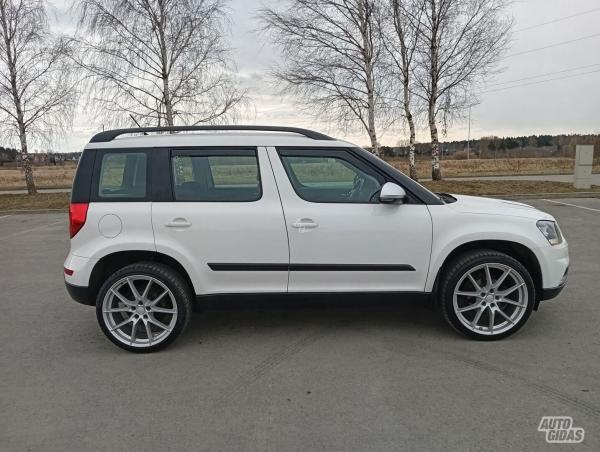 White Skoda Yeti 2014 in Vilnius, with an engine capacity of 1.60 L and mileage of 307 thousand km for 6700 €, photo 8 on AUTOMOTO.COM.LV