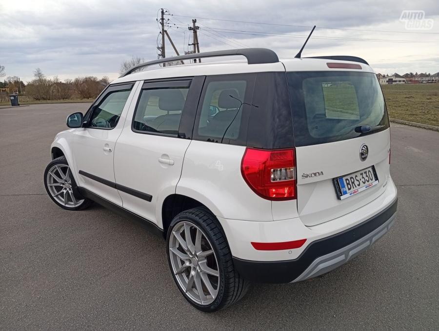 White Skoda Yeti 2014 in Vilnius, with an engine capacity of 1.60 L and mileage of 307 thousand km for 6700 €, photo 5 on AUTOMOTO.COM.LV