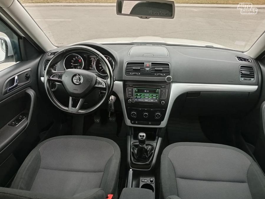 White Skoda Yeti 2014 in Vilnius, with an engine capacity of 1.60 L and mileage of 307 thousand km for 6700 €, photo 23 on AUTOMOTO.COM.LV