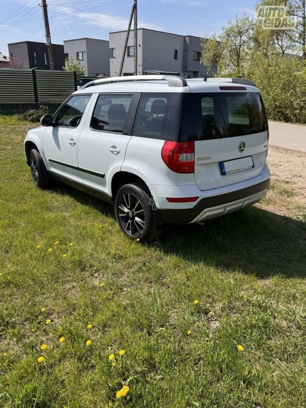 White Skoda Yeti 2014 in Kaunas, with an engine capacity of 2.00 L and mileage of 251 thousand km for 6900 €, photo 2 on AUTOMOTO.COM.LV