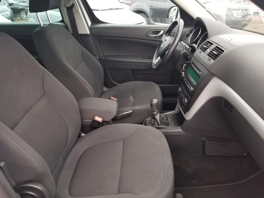White Skoda Yeti 2014 in Kaunas, with an engine capacity of 2.00 L and mileage of 344 thousand km for 4950 €, photo 8 on AUTOMOTO.COM.LV