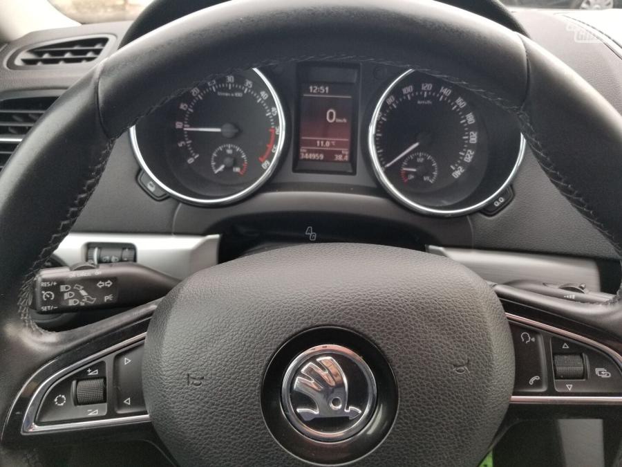 White Skoda Yeti 2014 in Kaunas, with an engine capacity of 2.00 L and mileage of 344 thousand km for 4950 €, photo 10 on AUTOMOTO.COM.LV