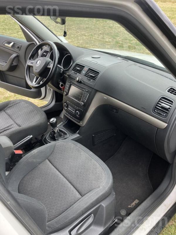 White Skoda Yeti 2014 in Preili, with an engine capacity of 2.00 L and mileage of 285 thousand km for 6500 €, photo 2 on AUTOMOTO.COM.LV
