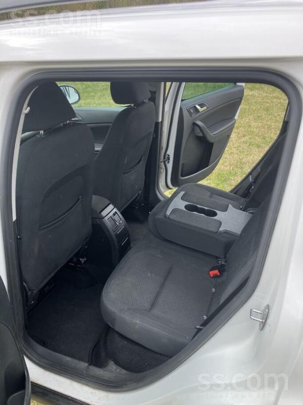 White Skoda Yeti 2014 in Preili, with an engine capacity of 2.00 L and mileage of 285 thousand km for 6500 €, photo 5 on AUTOMOTO.COM.LV