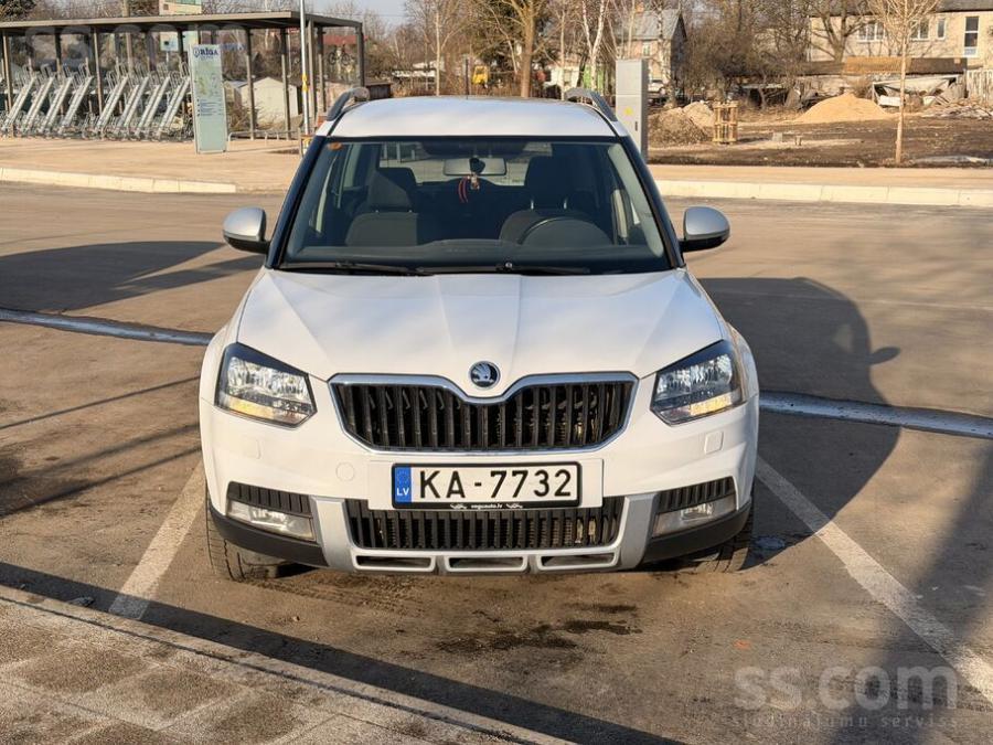 White Skoda Yeti 2014 in Riga, with an engine capacity of 2.00 L and mileage of 285 thousand km for 4900 €, photo 3 on AUTOMOTO.COM.LV