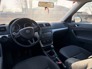 White Skoda Yeti 2014 in Riga, with an engine capacity of 2.00 L and mileage of 285 thousand km for 4900 €, photo 10 on AUTOMOTO.COM.LV
