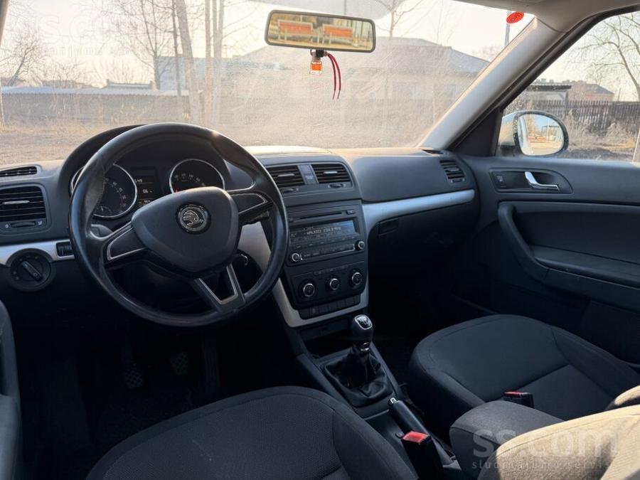 White Skoda Yeti 2014 in Riga, with an engine capacity of 2.00 L and mileage of 285 thousand km for 4900 €, photo 10 on AUTOMOTO.COM.LV
