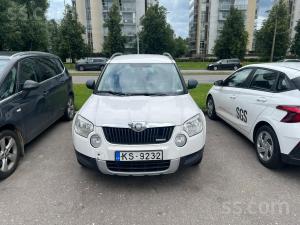 White Skoda Yeti 2014 in Riga, with an engine capacity of 1.60 L and mileage of 262 thousand km for 2500 €, photo 3 on AUTOMOTO.COM.LV