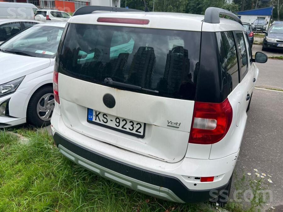 White Skoda Yeti 2014 in Riga, with an engine capacity of 1.60 L and mileage of 262 thousand km for 2500 €, photo 6 on AUTOMOTO.COM.LV
