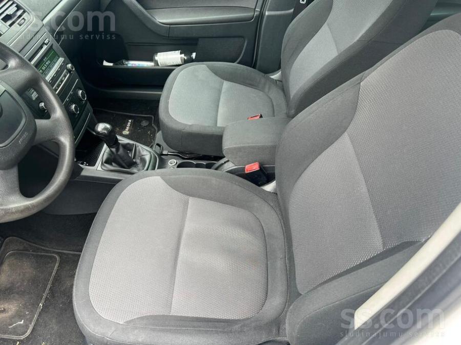 White Skoda Yeti 2014 in Riga, with an engine capacity of 1.60 L and mileage of 262 thousand km for 2500 €, photo 10 on AUTOMOTO.COM.LV