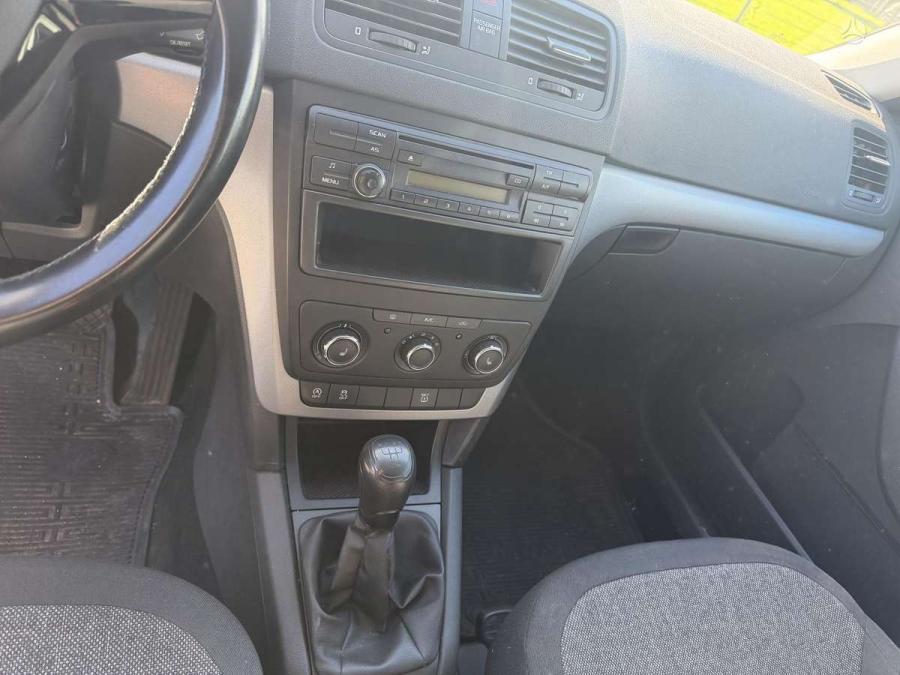 Balts Skoda Yeti 2014 Viļņa, ar dzinēja tilpumu 1.60 L un nobraukumu 258 tūkst. km par 5850 €, foto 12 vietnē AUTOMOTO.COM.LV