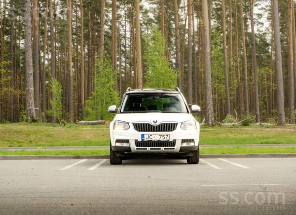 Skoda Yeti 2014 in Riga on AUTOMOTO.COM.LV White Skoda Yeti 2014 in Riga, with an engine capacity of 1.40 L and mileage of 162 thousand km for 5590 €, photo 4 on AUTOMOTO.COM.LV