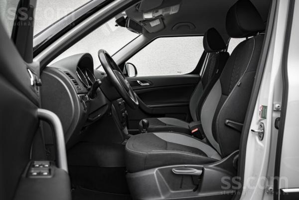 White Skoda Yeti 2015 in Riga, with an engine capacity of 2.00 L and mileage of 195 thousand km for 11150 €, photo 11 on AUTOMOTO.COM.LV