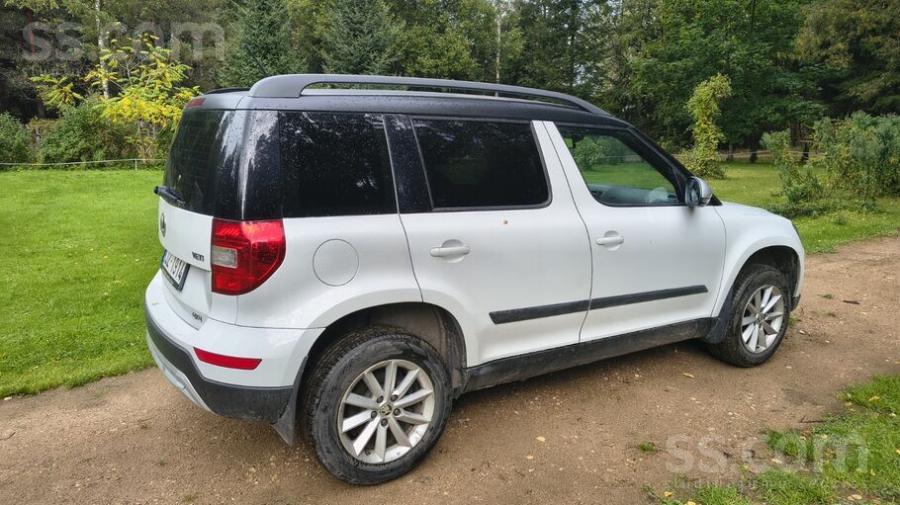 White Skoda Yeti 2015 in Riga, with an engine capacity of 2.00 L and mileage of 162 thousand km for 7800 €, photo 3 on AUTOMOTO.COM.LV