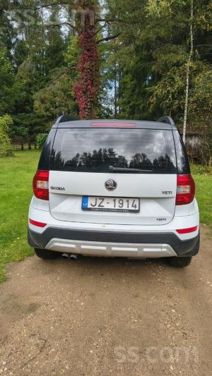 White Skoda Yeti 2015 in Riga, with an engine capacity of 2.00 L and mileage of 162 thousand km for 7800 €, photo 4 on AUTOMOTO.COM.LV