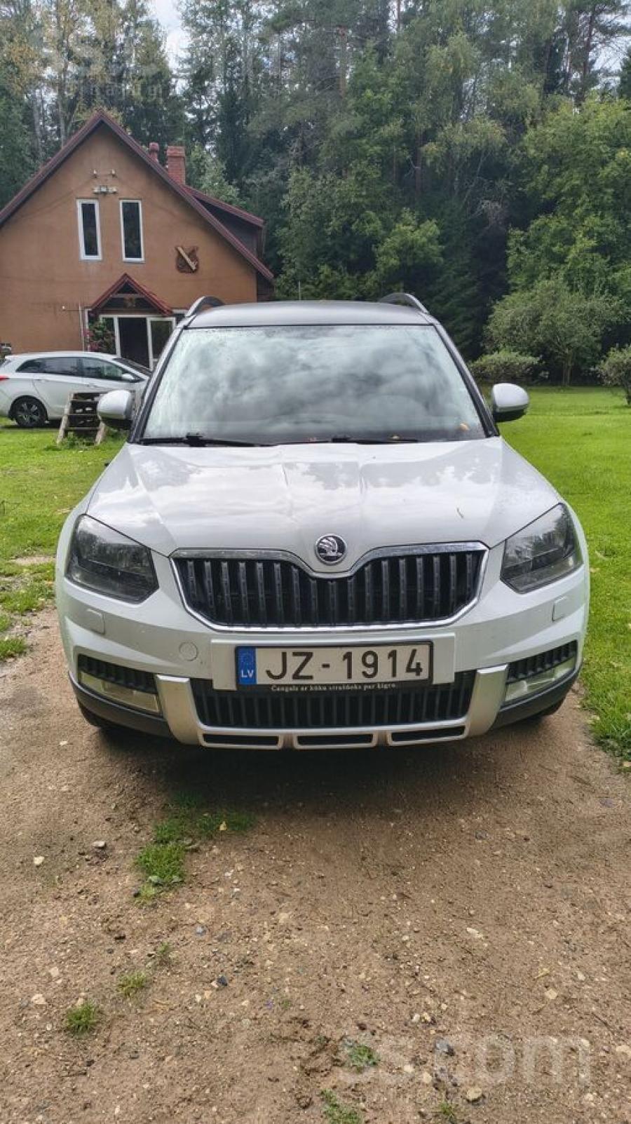 White Skoda Yeti 2015 in Riga, with an engine capacity of 2.00 L and mileage of 162 thousand km for 7800 €, photo 7 on AUTOMOTO.COM.LV