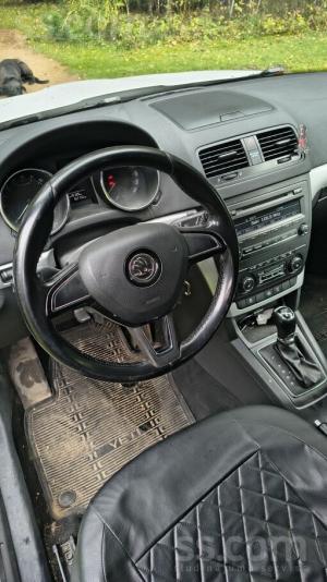 White Skoda Yeti 2015 in Riga, with an engine capacity of 2.00 L and mileage of 162 thousand km for 7800 €, photo 14 on AUTOMOTO.COM.LV