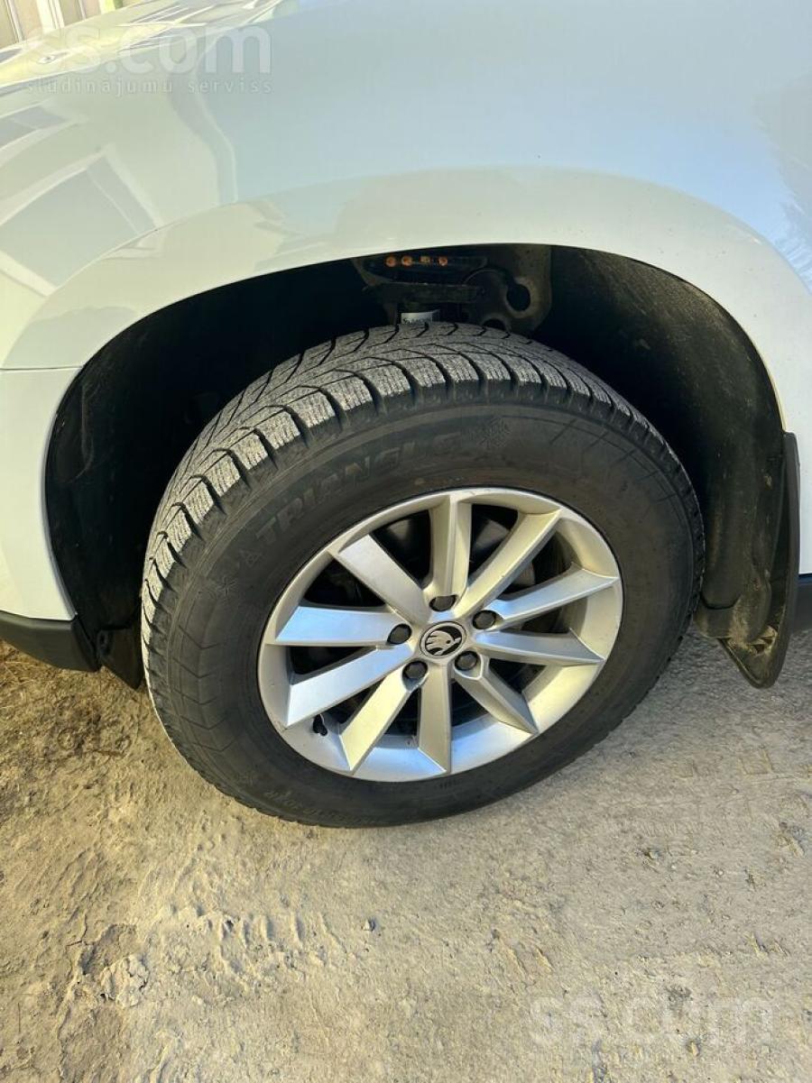 White Skoda Yeti 2016 in Madona, with an engine capacity of 2.00 L and mileage of 218 thousand km for 6600 €, photo 6 on AUTOMOTO.COM.LV