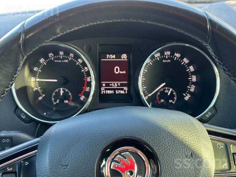 White Skoda Yeti 2016 in Madona, with an engine capacity of 2.00 L and mileage of 218 thousand km for 6600 €, photo 7 on AUTOMOTO.COM.LV