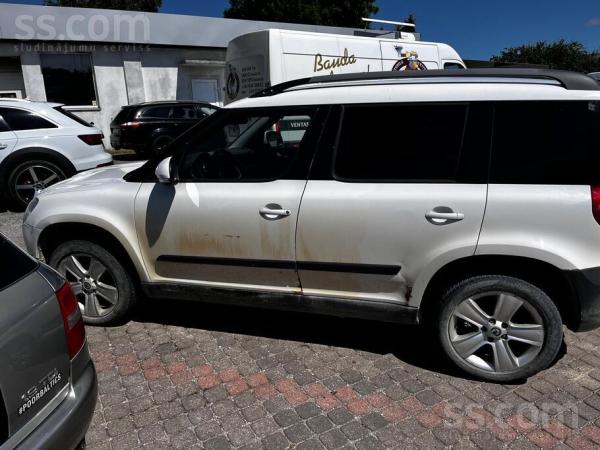 White Skoda Yeti 2010 in Ventspils, with an engine capacity of 1.20 L and mileage of 240 thousand km for 2000 €, photo 4 on AUTOMOTO.COM.LV