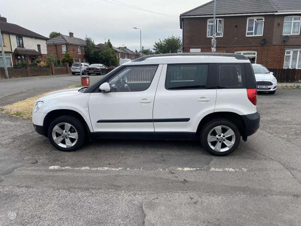 White Skoda Yeti 2011 in Joniskis, with an engine capacity of 1.60 L and mileage of 175 thousand km for 1850 €, photo 3 on AUTOMOTO.COM.LV
