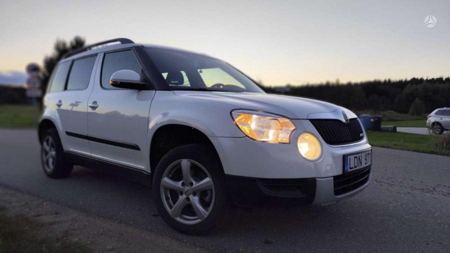 White Skoda Yeti 2013 in Vilnius, with an engine capacity of 1.60 L and mileage of 148 thousand km for 5400 €, photo 3 on AUTOMOTO.COM.LV