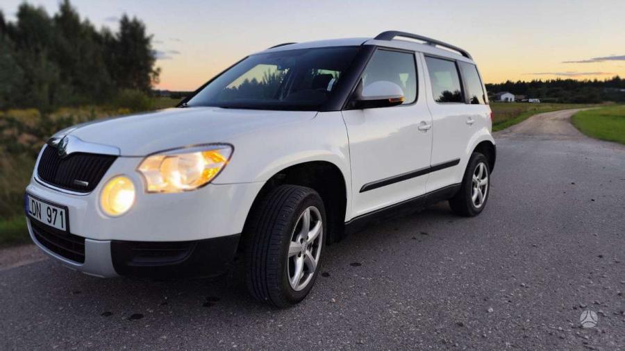 White Skoda Yeti 2013 in Vilnius, with an engine capacity of 1.60 L and mileage of 148 thousand km for 5400 €, photo 4 on AUTOMOTO.COM.LV