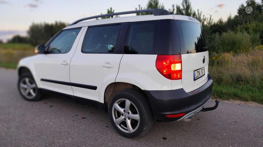 White Skoda Yeti 2013 in Vilnius, with an engine capacity of 1.60 L and mileage of 148 thousand km for 5400 €, photo 6 on AUTOMOTO.COM.LV
