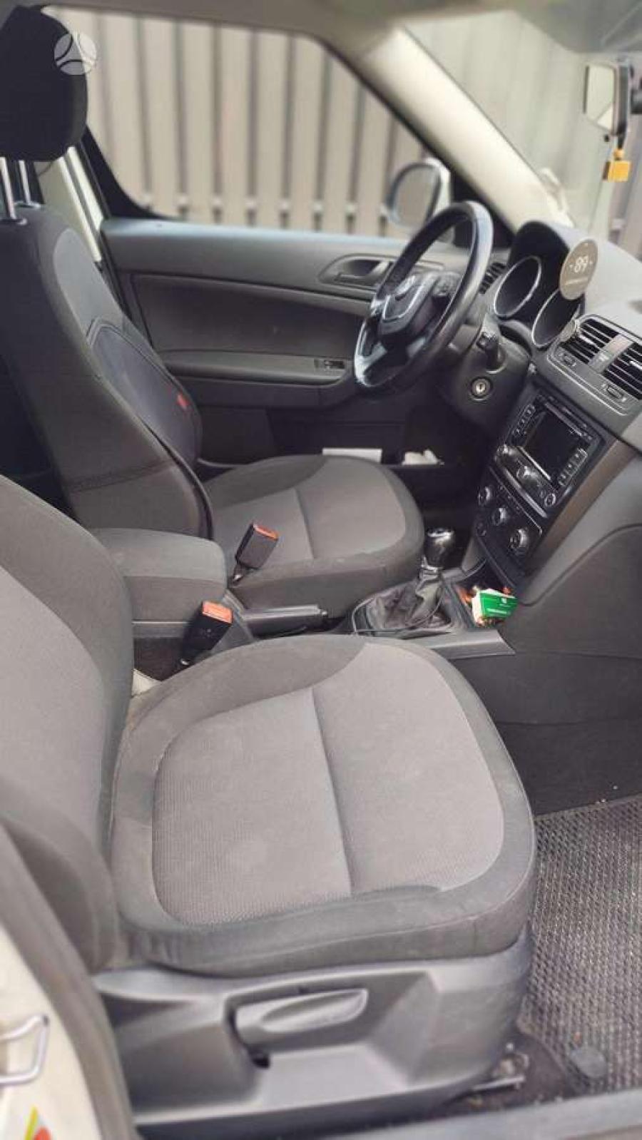 White Skoda Yeti 2013 in Vilnius, with an engine capacity of 1.60 L and mileage of 148 thousand km for 5400 €, photo 11 on AUTOMOTO.COM.LV