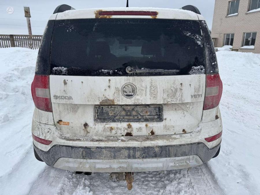 White Skoda Yeti 2014 in Panevezys, with an engine capacity of 1.97 L and mileage of 365 thousand km for 2290 €, photo 6 on AUTOMOTO.COM.LV