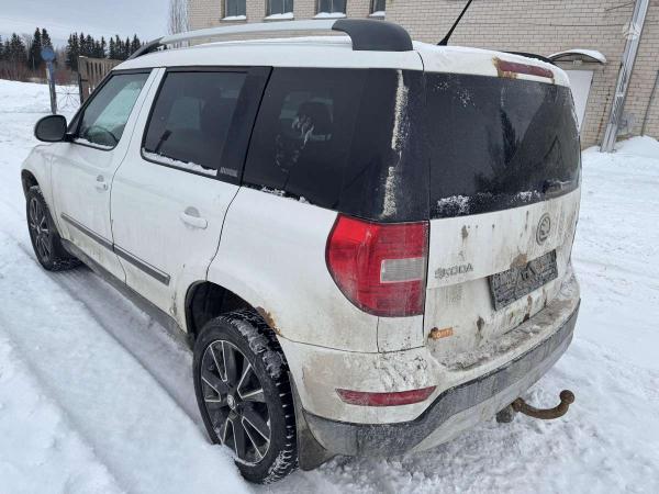 White Skoda Yeti 2014 in Panevezys, with an engine capacity of 1.97 L and mileage of 365 thousand km for 2290 €, photo 7 on AUTOMOTO.COM.LV