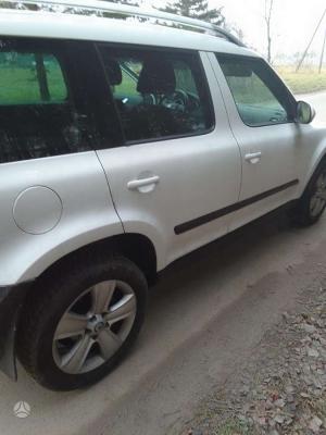 White Skoda Yeti 2011 in Siauliai, with an engine capacity of 2.00 L and mileage of 406 thousand km for 3377 €, photo 7 on AUTOMOTO.COM.LV