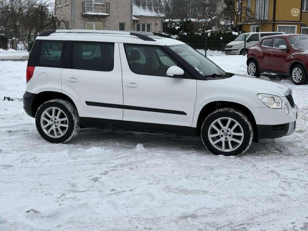 White Skoda Yeti 2012 in Taurage, with an engine capacity of 1.20 L and mileage of 134 thousand km for 5000 €, photo 2 on AUTOMOTO.COM.LV